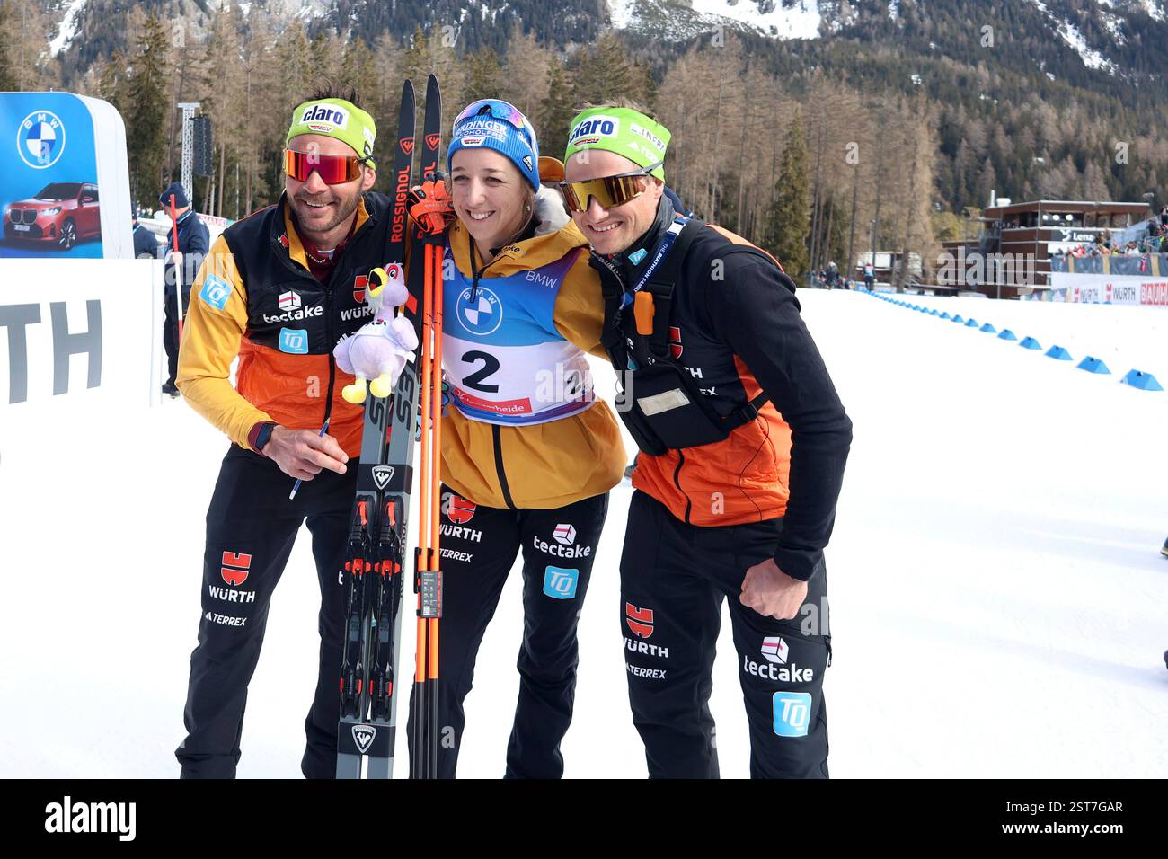 Lenzerheide, Schweiz. 16th Feb, 2025. Gemeinsamer Jubel: v.li ...