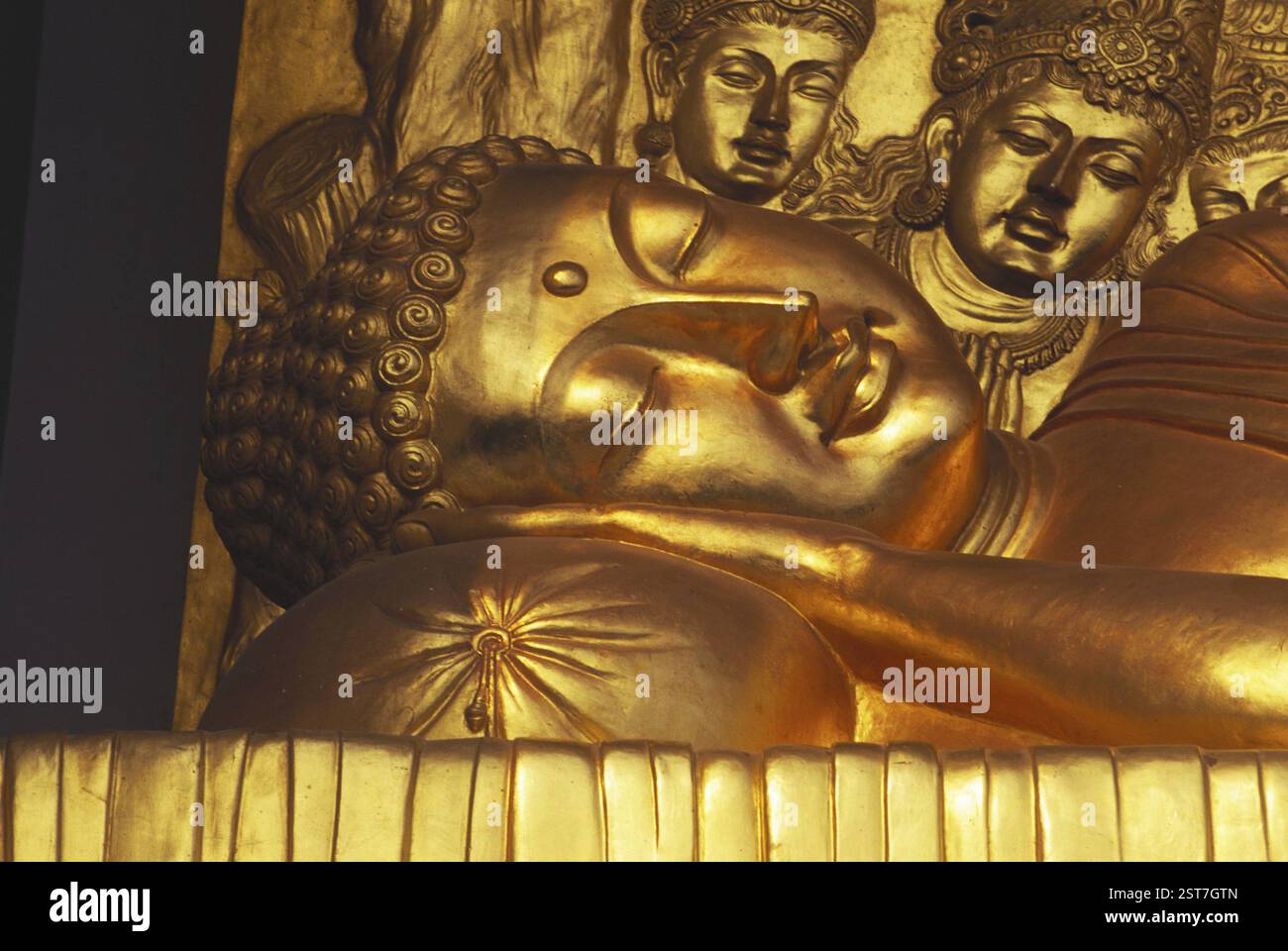 Nirvana golden statue of sleeping Buddha in world peace pagoda ...