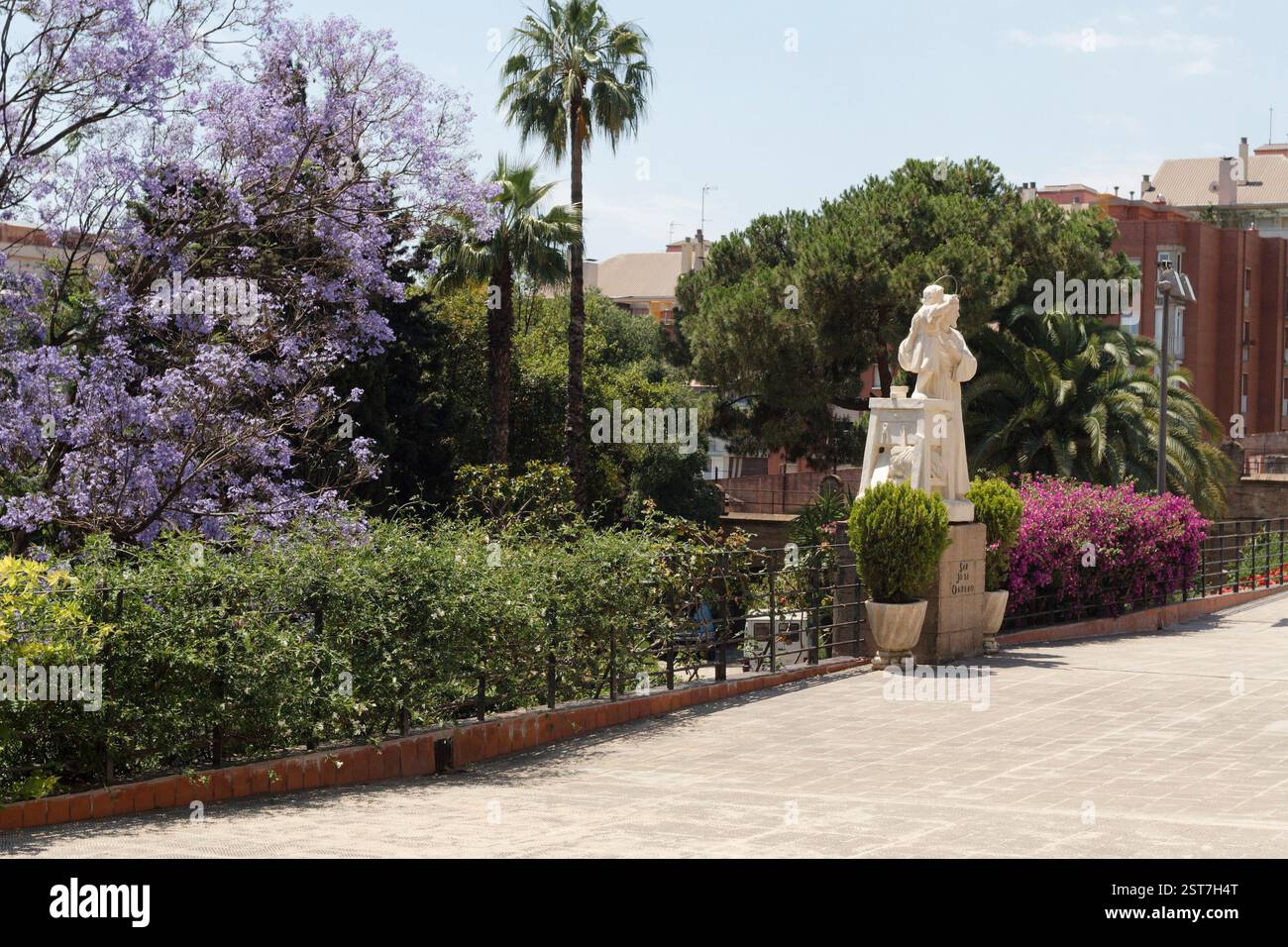 Park with statue in Barcelona, Spain Stock Photo - Alamy