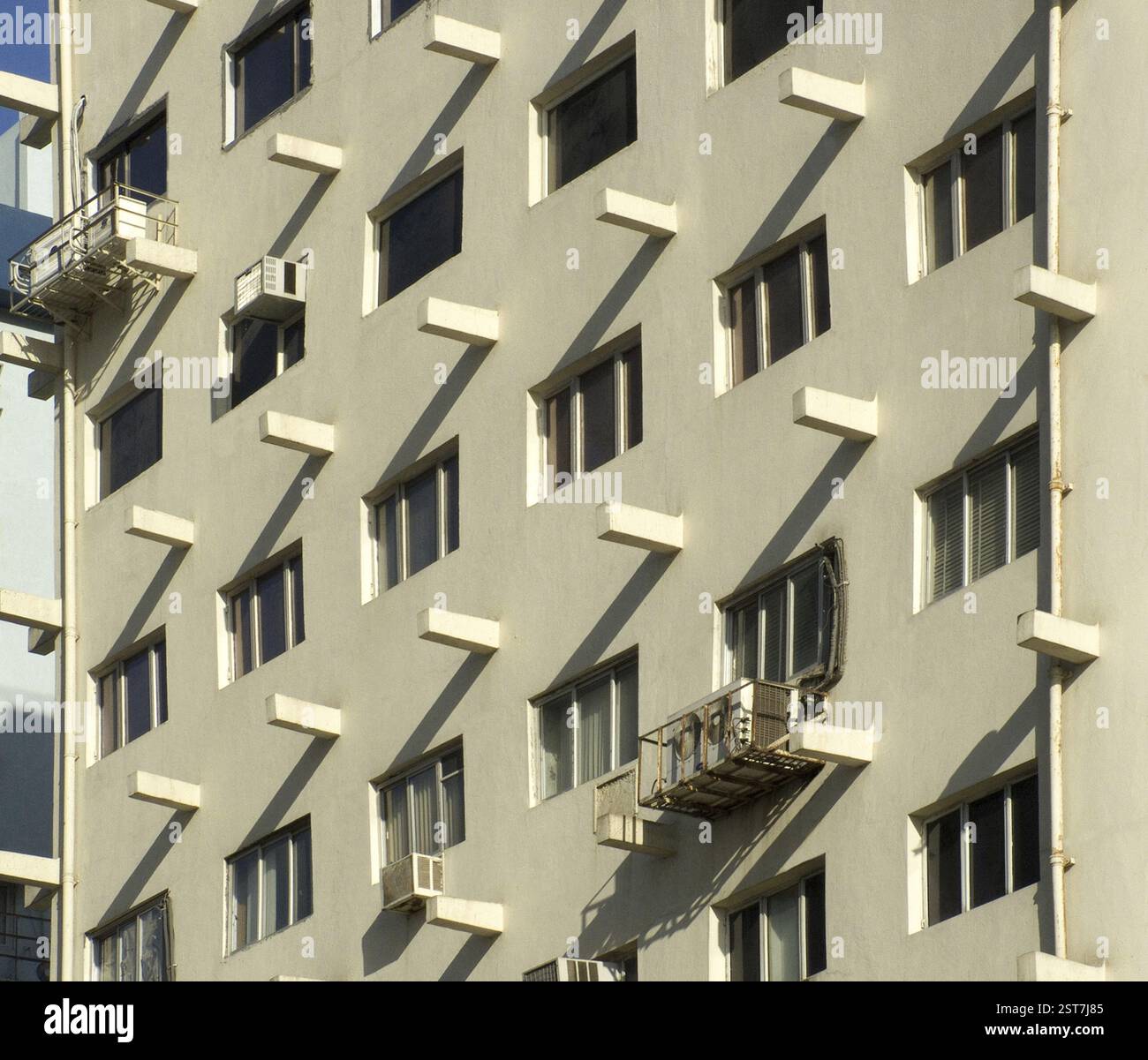 Pattern of light and shade in modern building at Nariman Point, Bombay ...