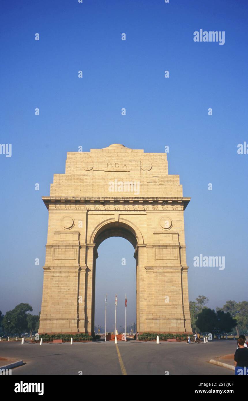 India gate in center hi-res stock photography and images - Alamy