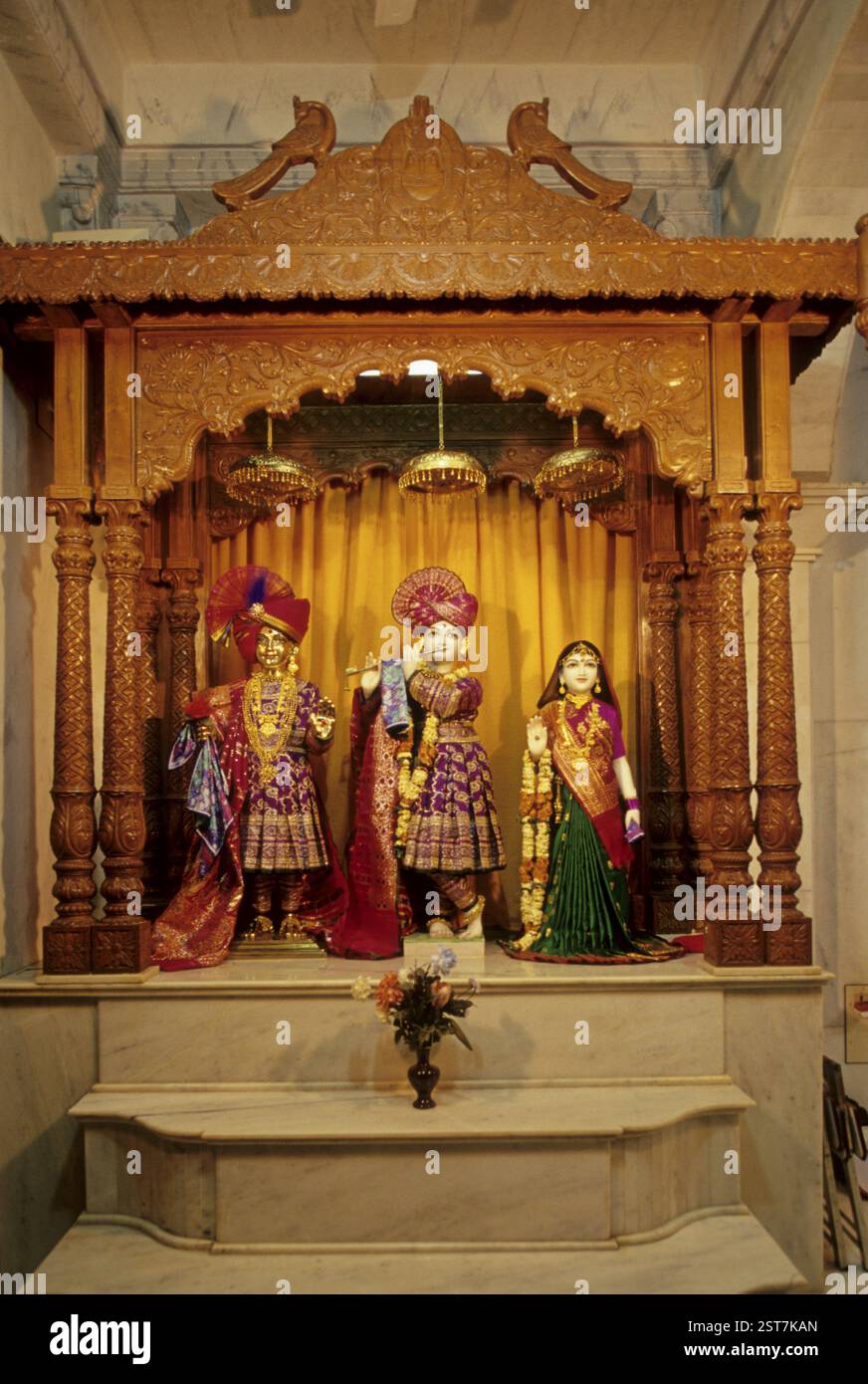 Swaminarayan temple idols hi-res stock photography and images - Alamy