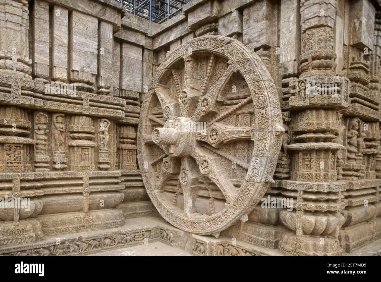 Wheel of chariot of god sun at sun temple, konark, Orissa, India, Asia ...