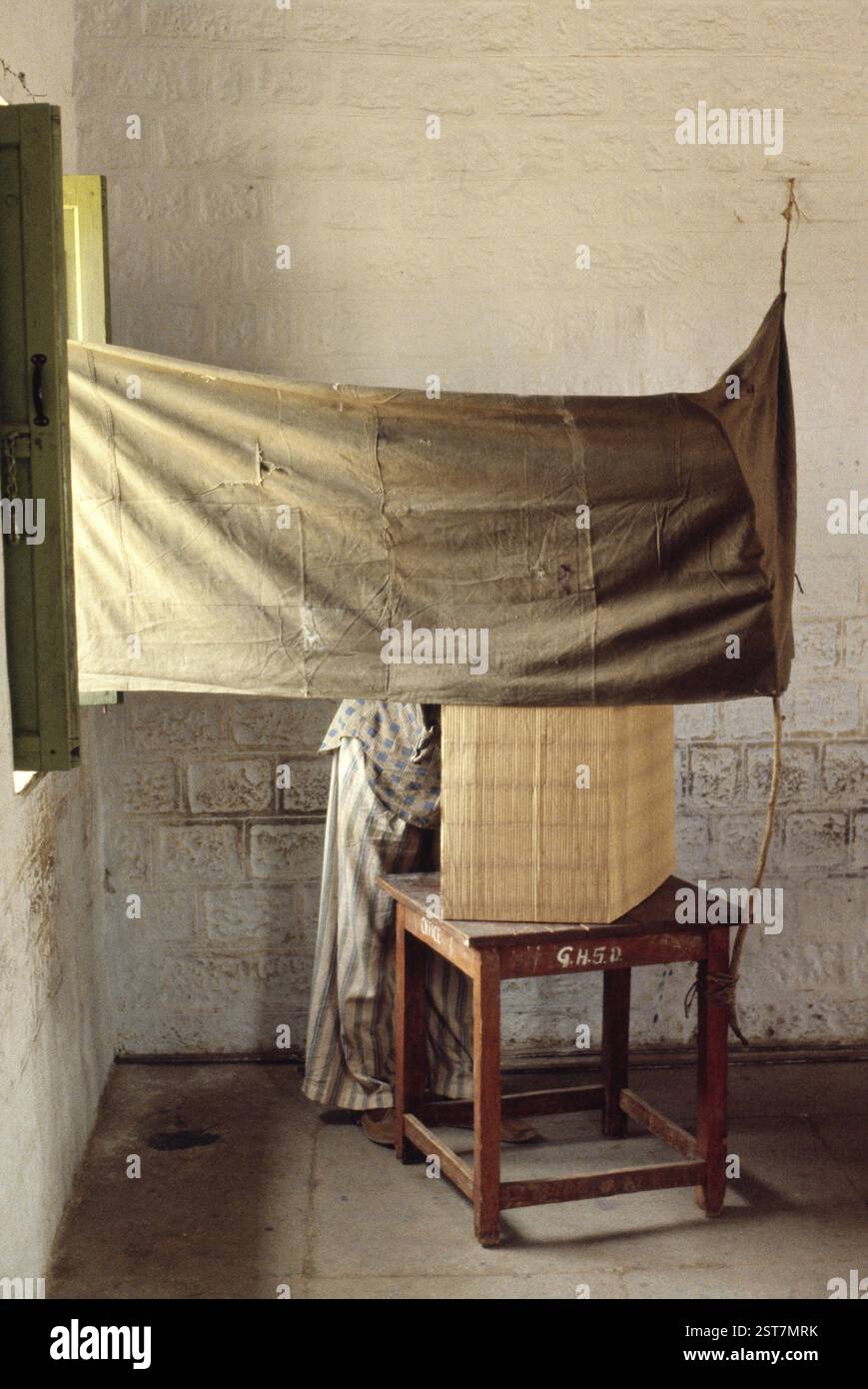 Ballot marking hi-res stock photography and images - Alamy