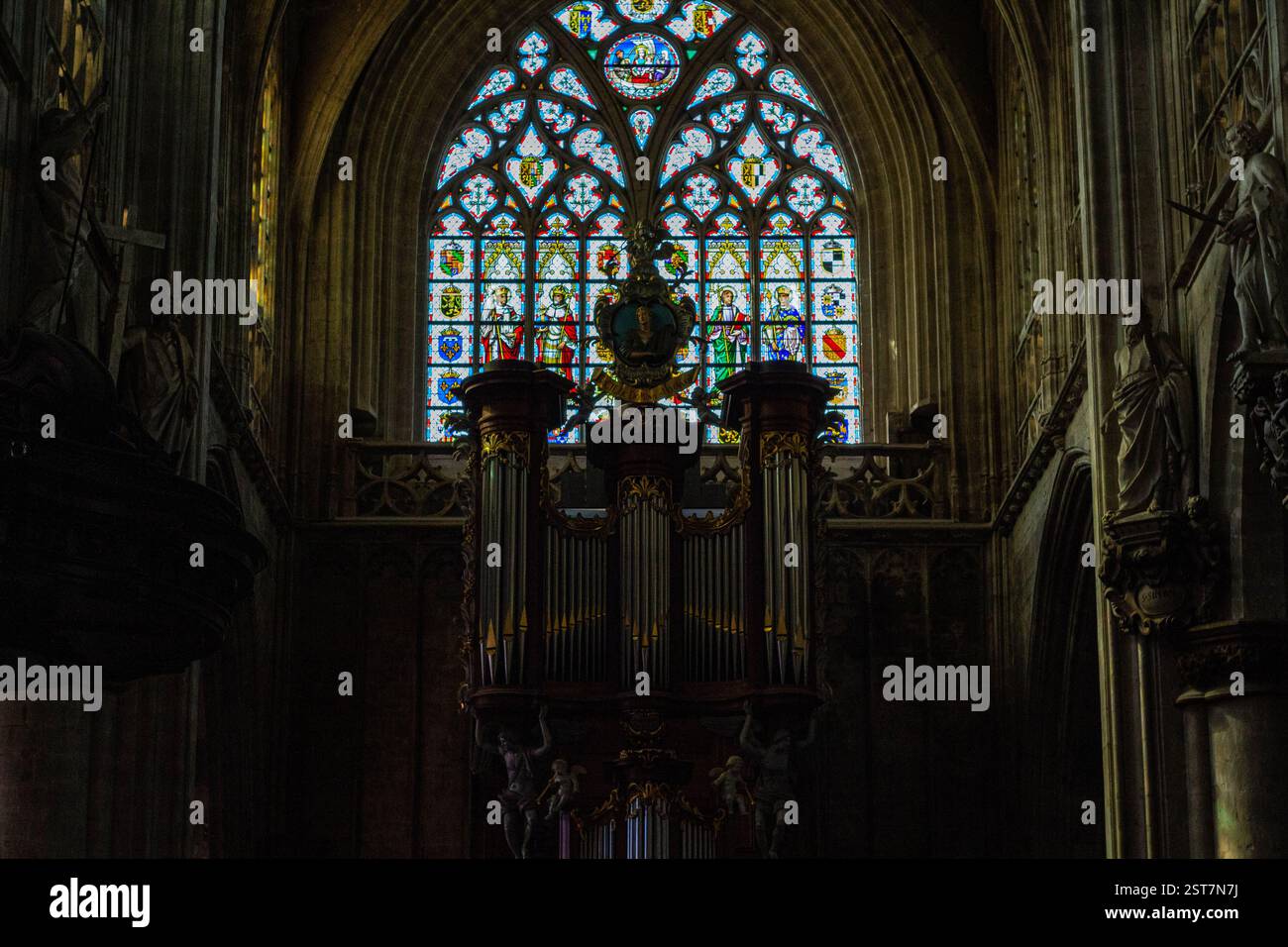 Dimly lit cathedral hi-res stock photography and images - Alamy