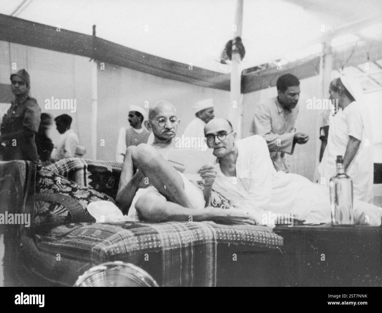 Mahatma Gandhi with secretary Mahadev Desai during the All-India, Asia ...