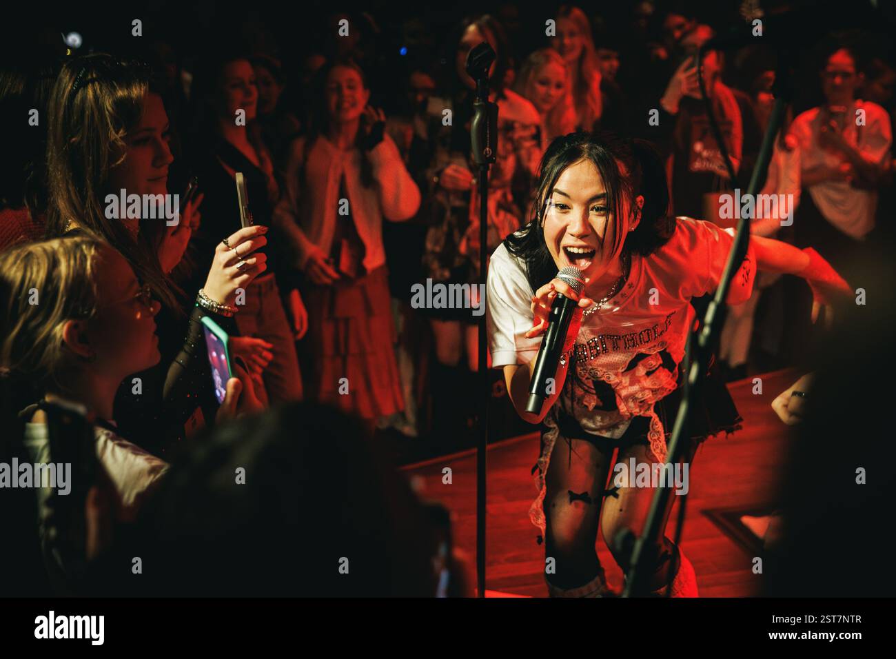 Emei singer hi-res stock photography and images - Alamy