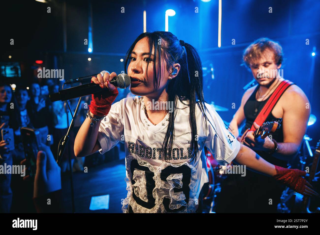 Emei singer hi-res stock photography and images - Alamy