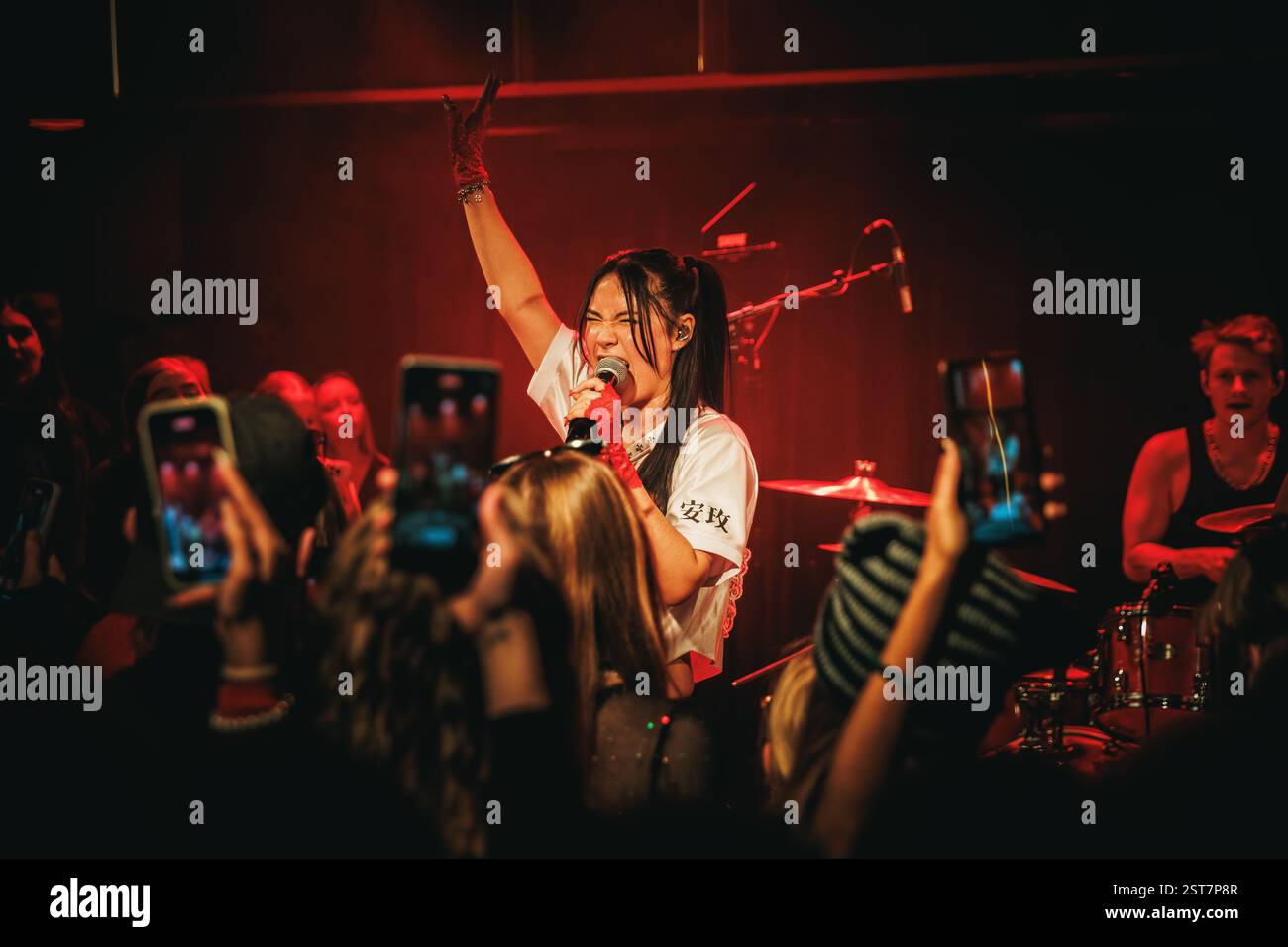 Emei singer hi-res stock photography and images - Alamy