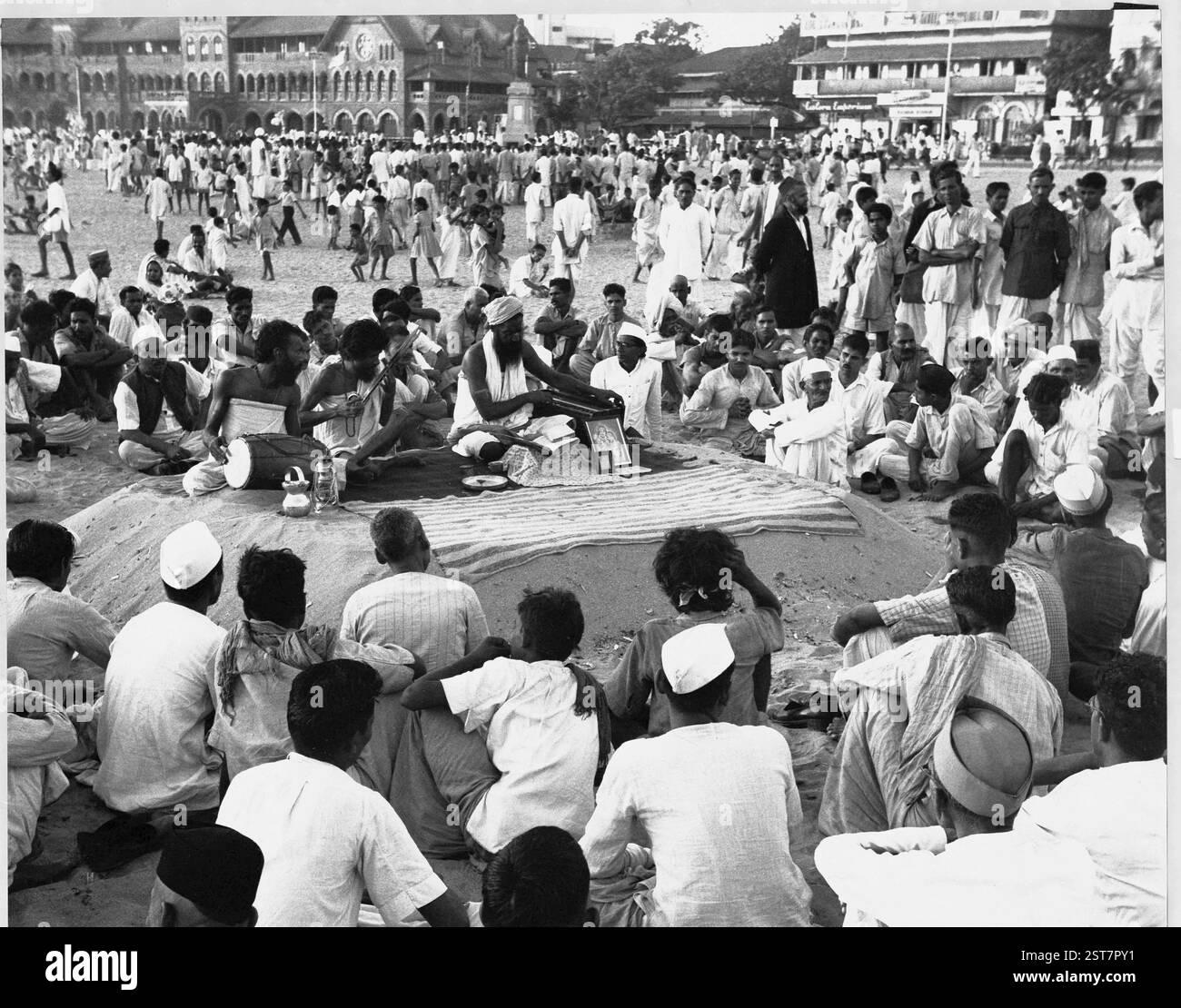 Group of people singing Black and White Stock Photos & Images - Alamy