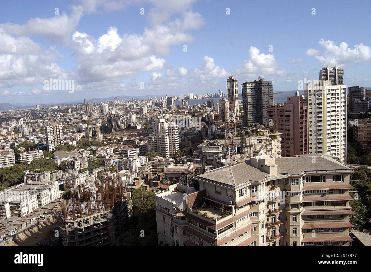 Mumbai local top view hi-res stock photography and images - Alamy