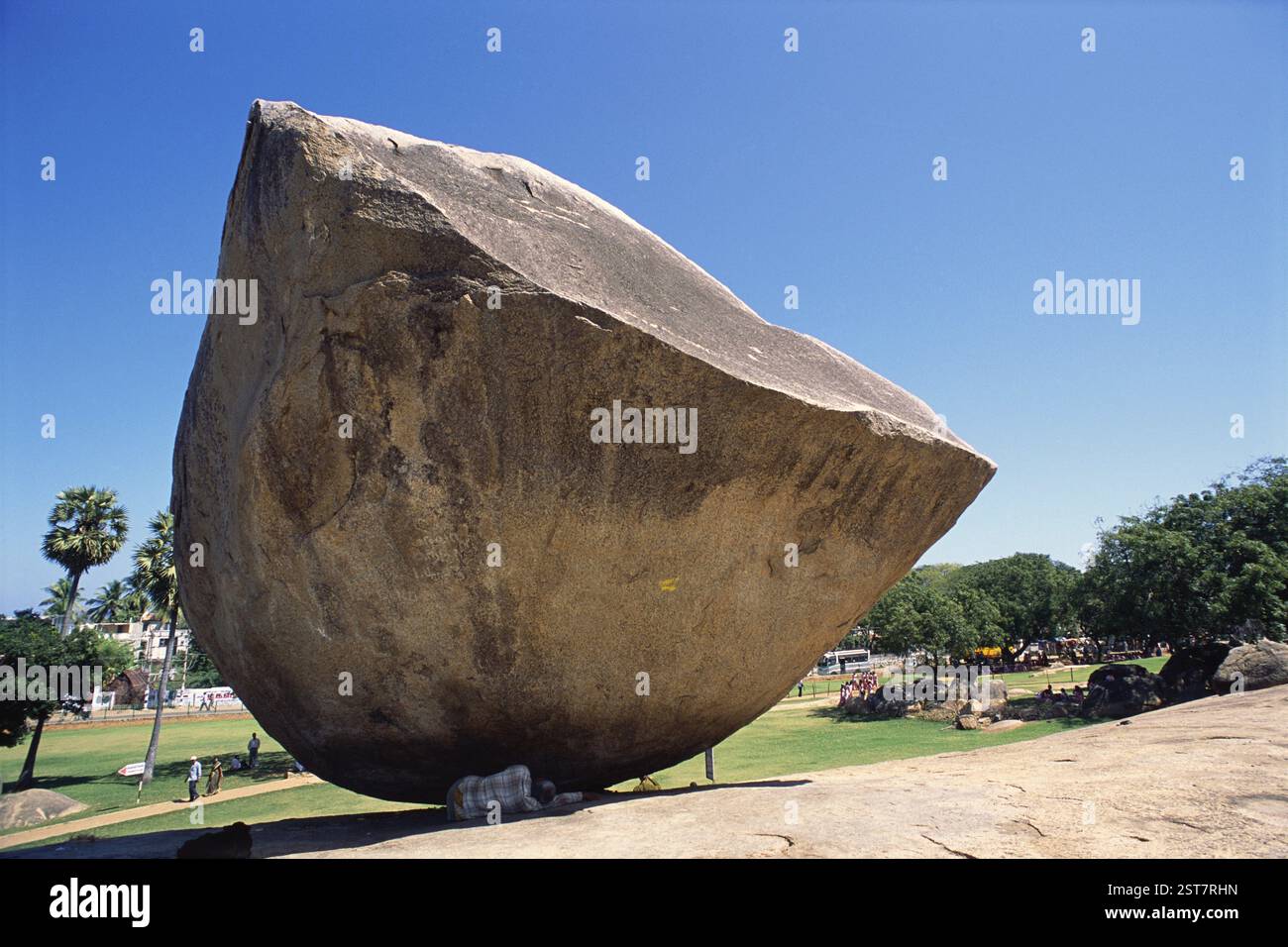 Krishna's butter ball natural Boulder, Mamallapuram, Tamil Nadu, India ...