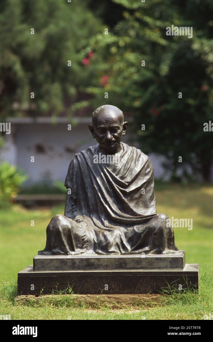 Mahatma Gandhi statue at Sabarmati Ashram, Ahmedabad, Gujarat, India ...