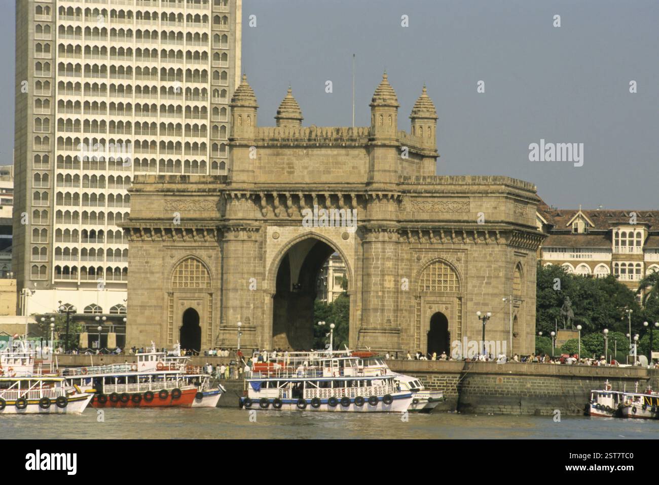 Gate way of india, mumbai bombay, maharashtra, india Stock Photo - Alamy