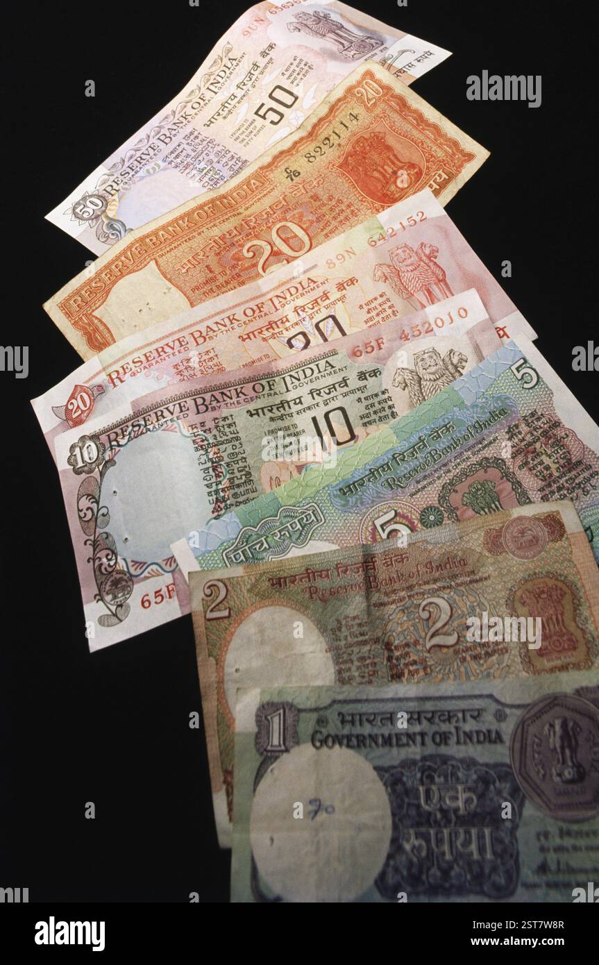 5 rupee note hi-res stock photography and images - Alamy