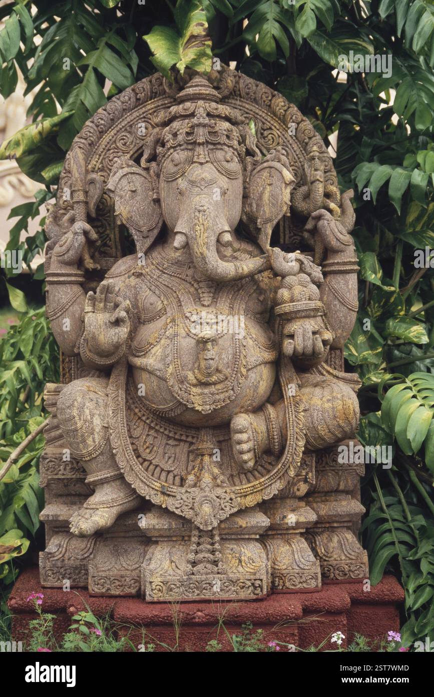 Statue of God Ganesh Ganpati Stock Photo - Alamy