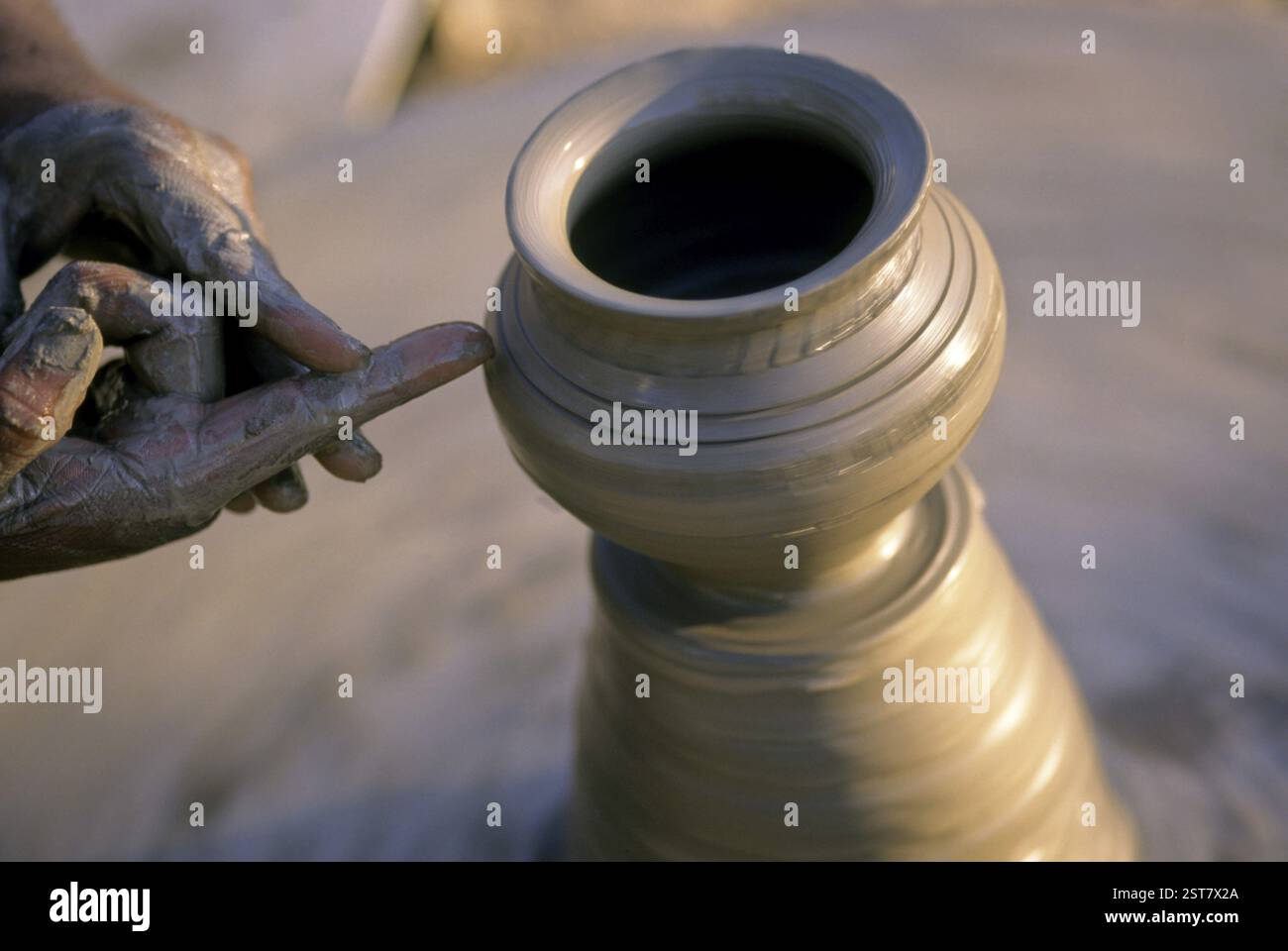 Clay pot maker hi-res stock photography and images - Alamy