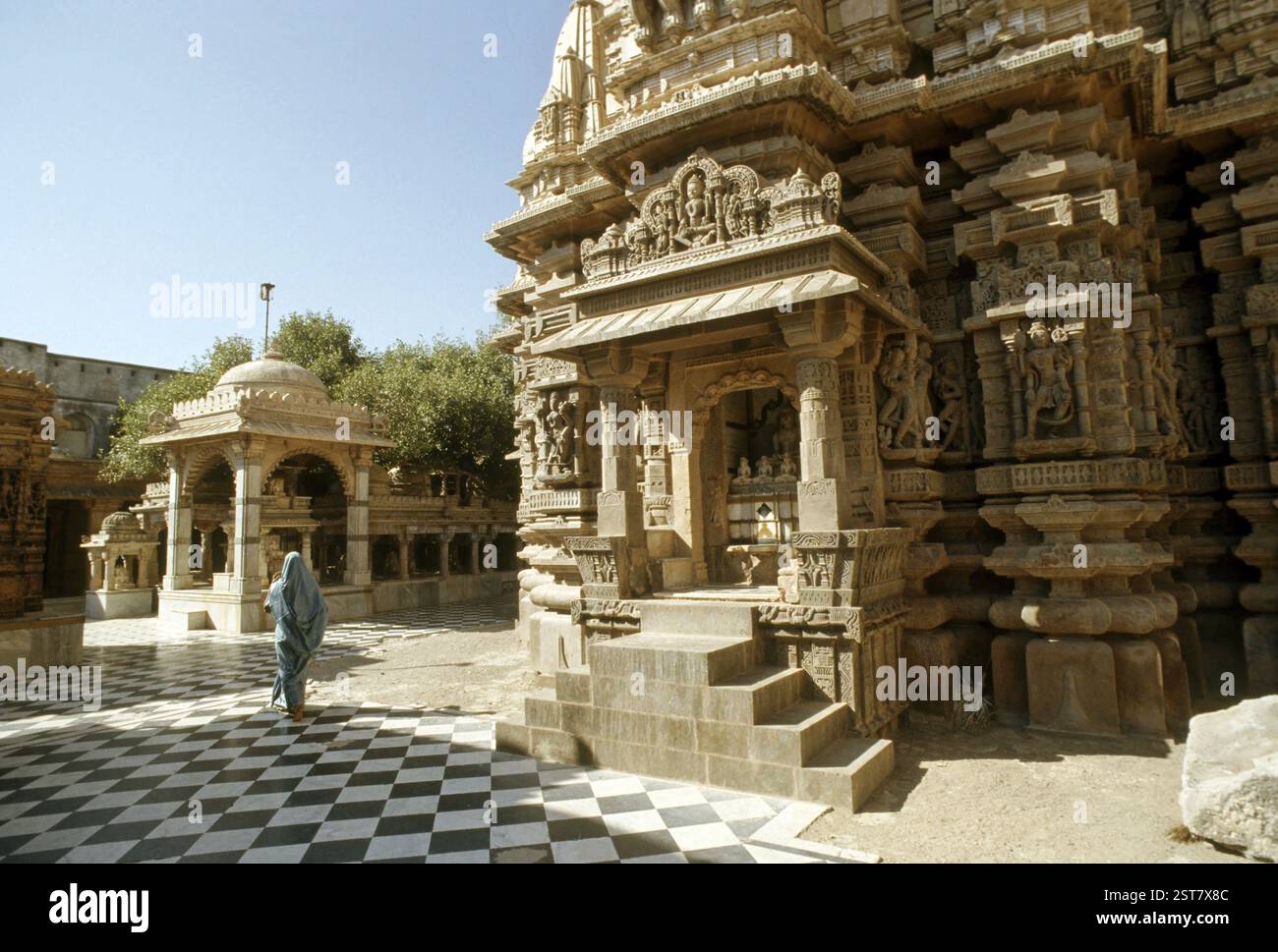 Shatrunjaya hill, palitana temples hi-res stock photography and images ...