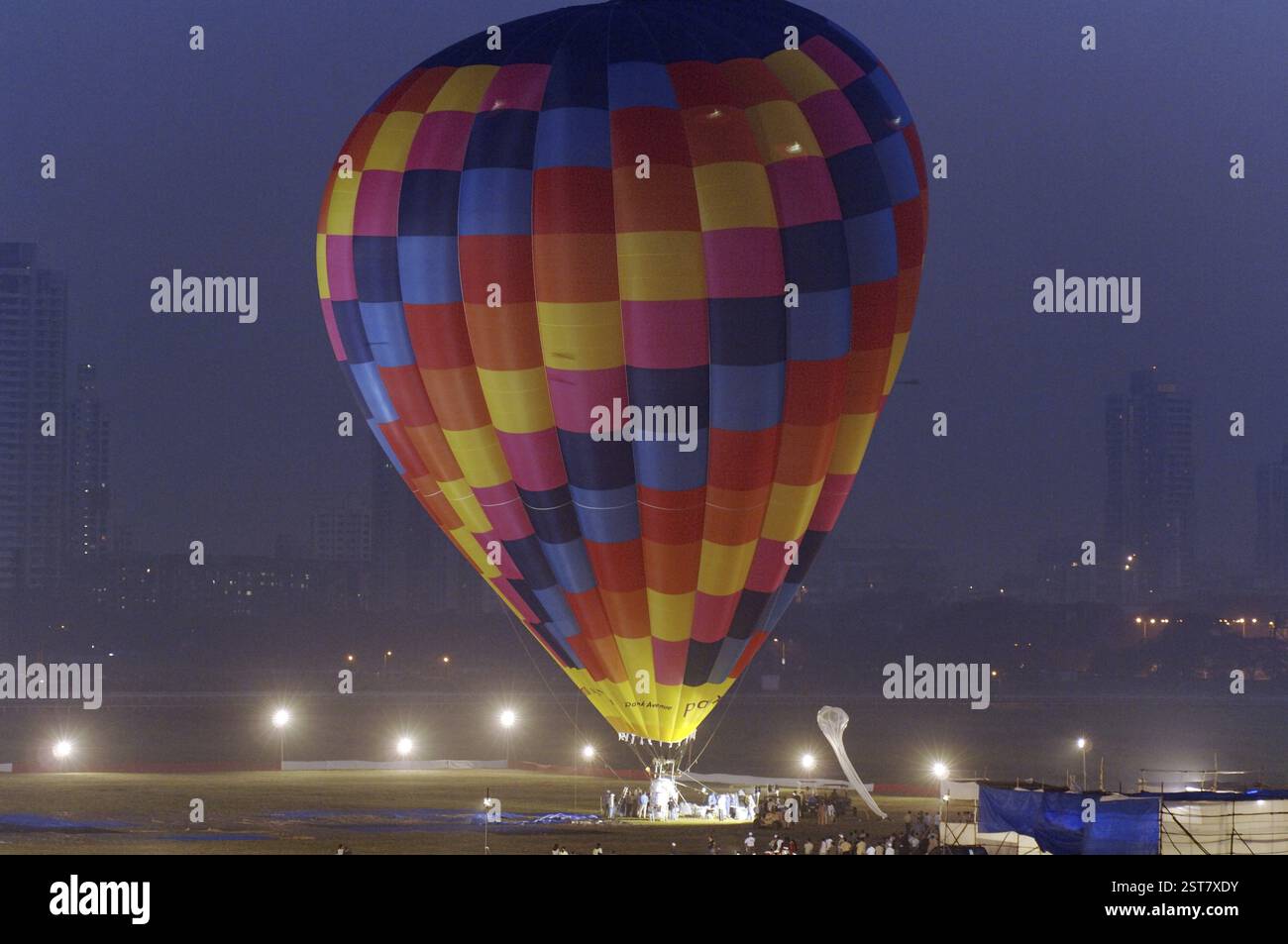 Hot Air Balloon world record 70, 000 feet at Mahalaxmi race course ...