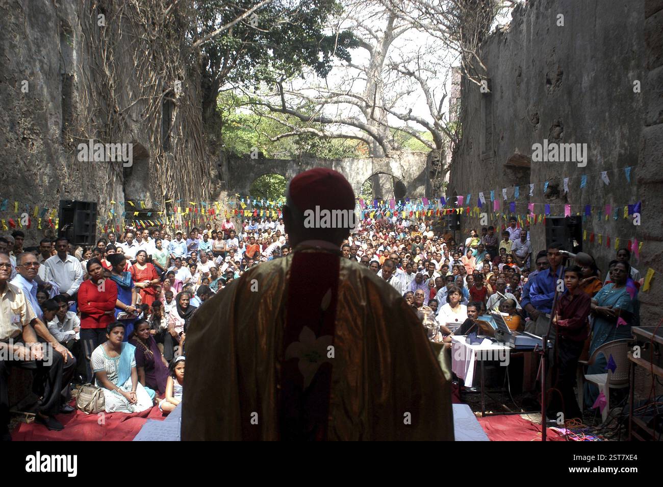 Thousands of Christians from Marol and around attended Holy mass ...