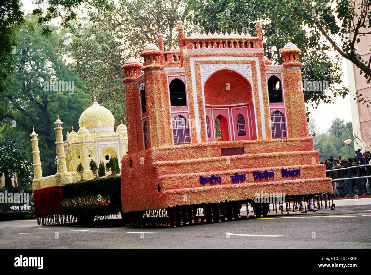 Republic day float of Taj Mahal and Red fort Stock Photo - Alamy