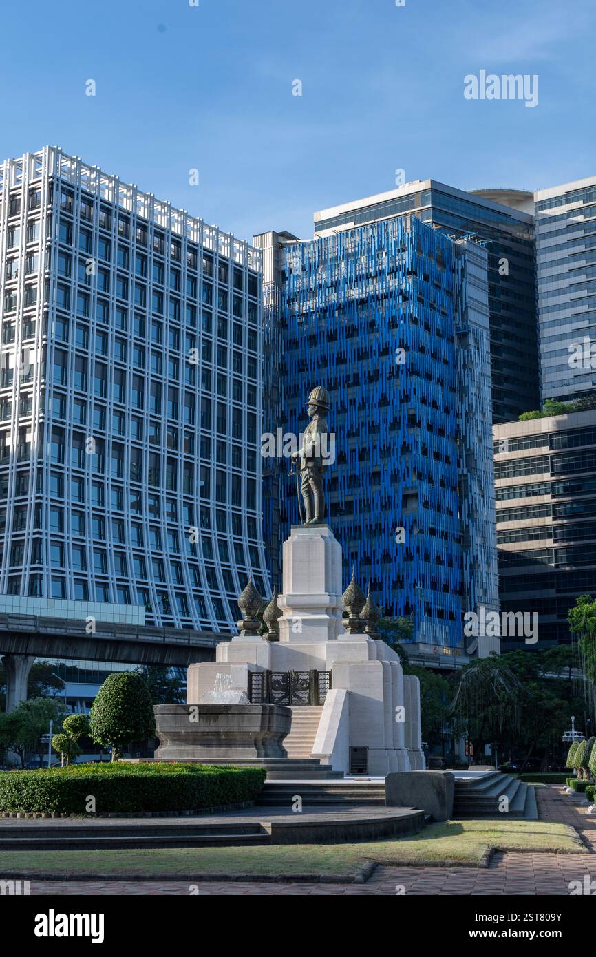 King Rama VI Monument and modern office builings along Ratchadamri Road ...