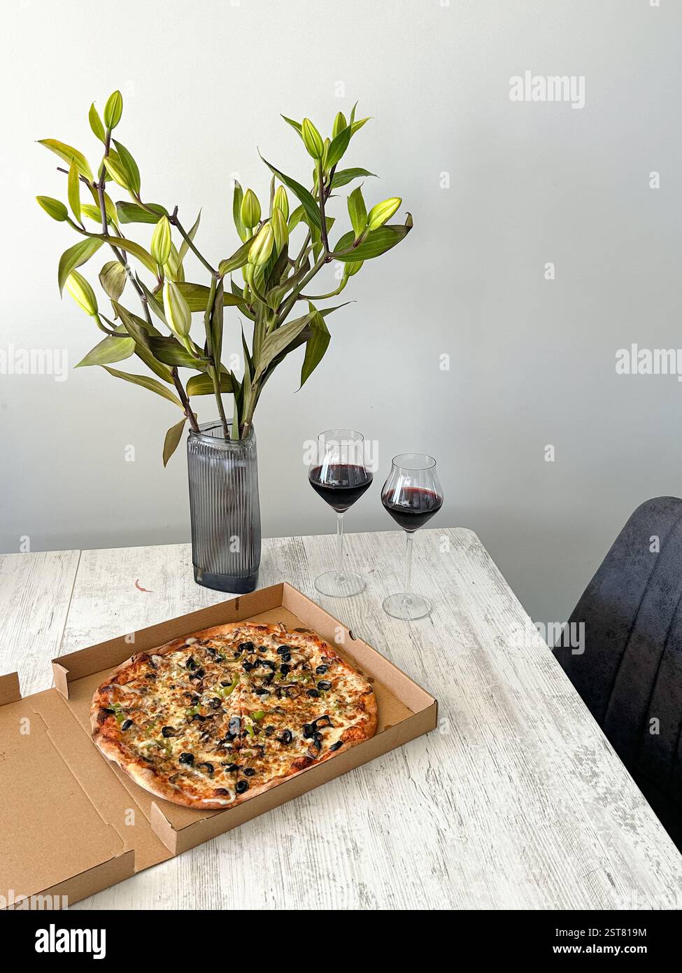 Freshly baked pizza featuring hi-res stock photography and images - Alamy