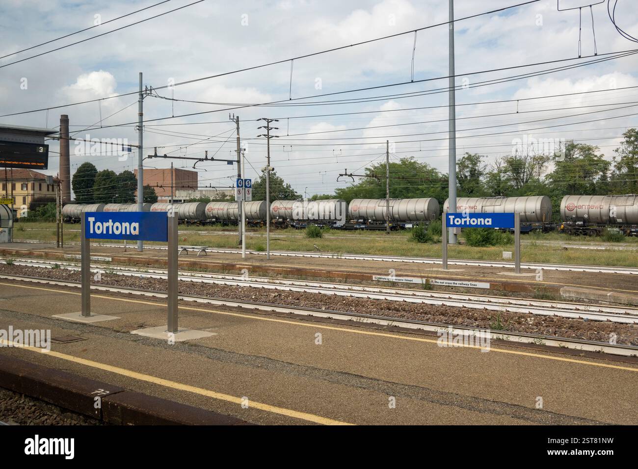 Rail tankers rail freight hi-res stock photography and images - Alamy