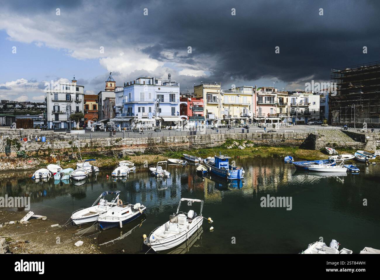 Napoli, Italy. 17th Feb, 2025. Pozzuoli - Earthquake shocks continue ...