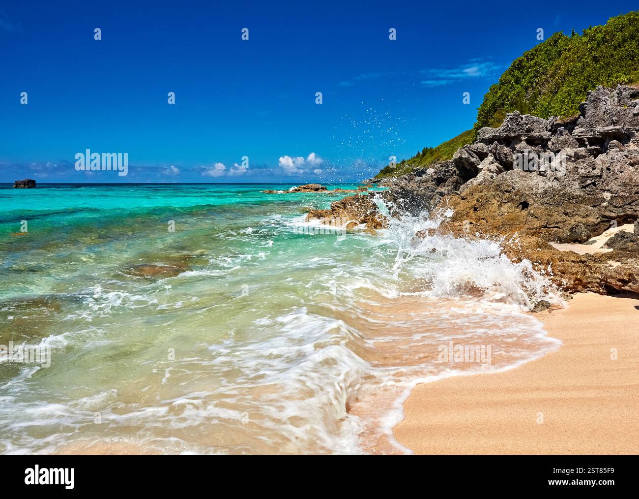 Bermuda island coastal tropical beaches Stock Photo - Alamy