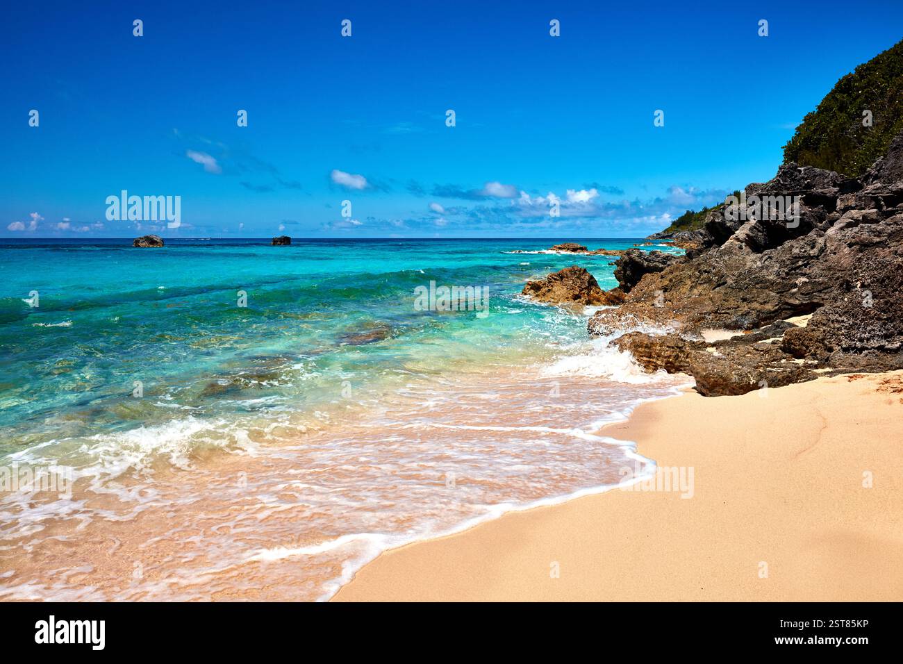 Bermuda island coastal tropical beaches Stock Photo - Alamy