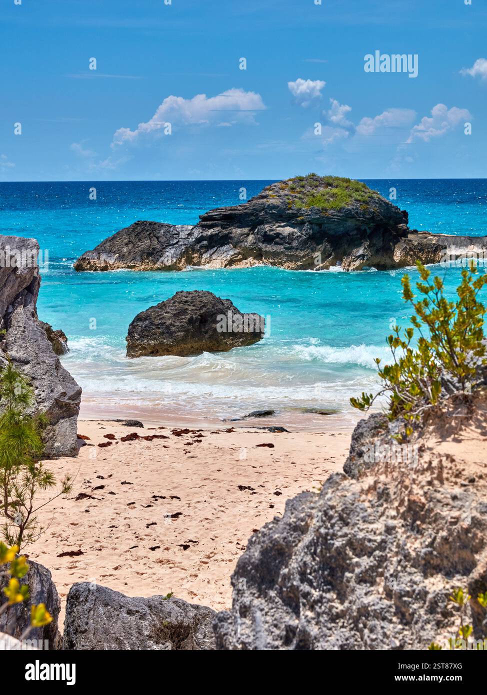 Bermuda island coastal tropical beaches Stock Photo - Alamy