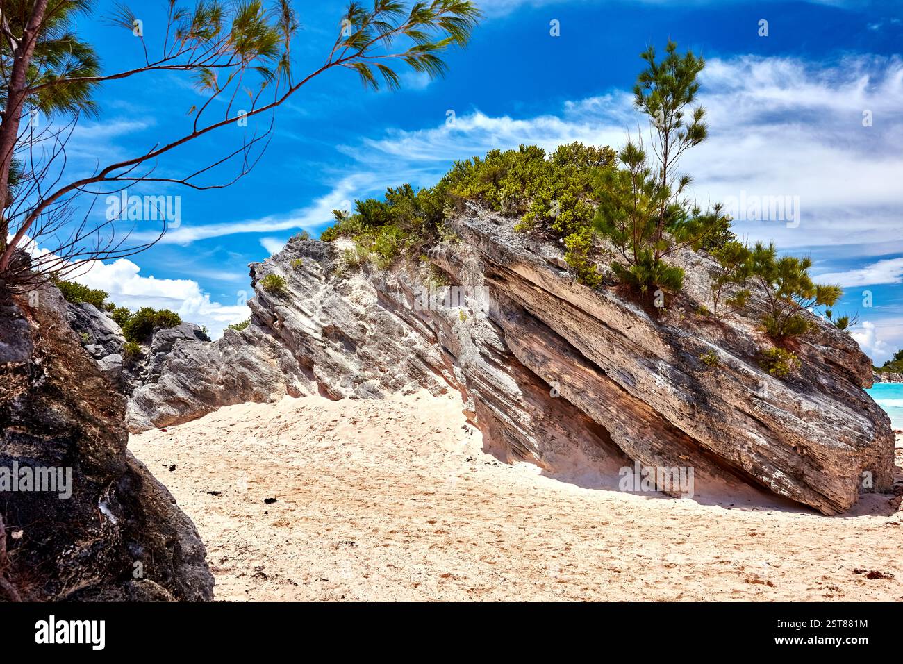 Bermuda island coastal tropical beaches Stock Photo - Alamy