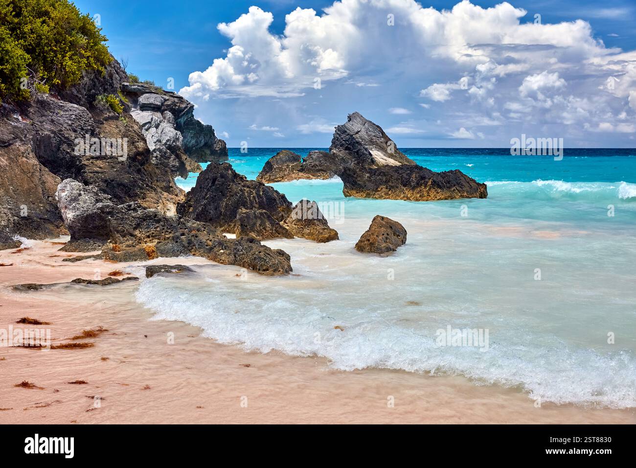 Bermuda island coastal tropical beaches Stock Photo - Alamy