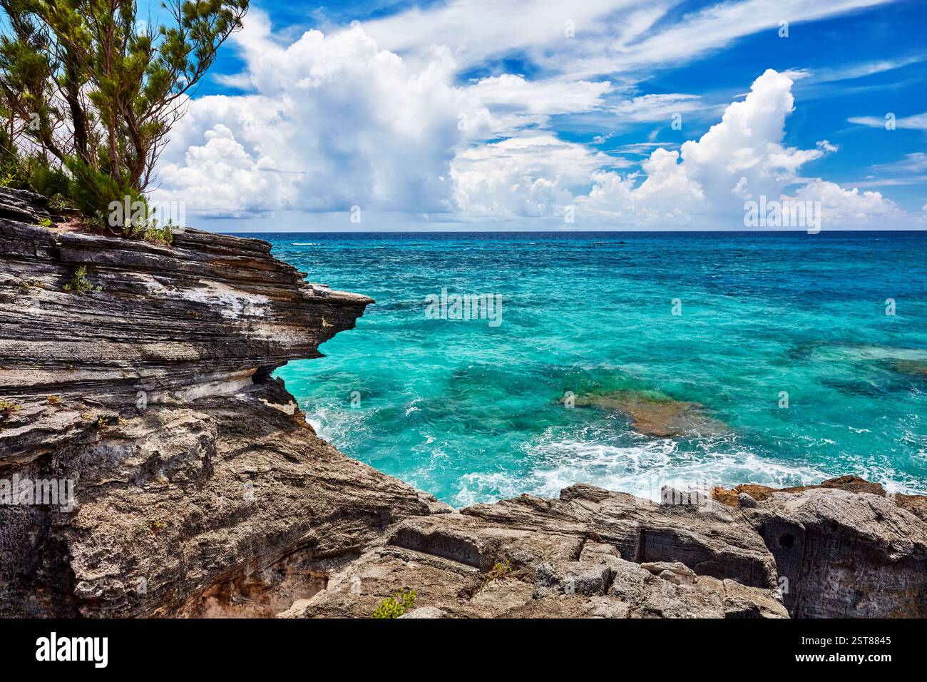 Bermuda island coastal tropical beaches Stock Photo - Alamy