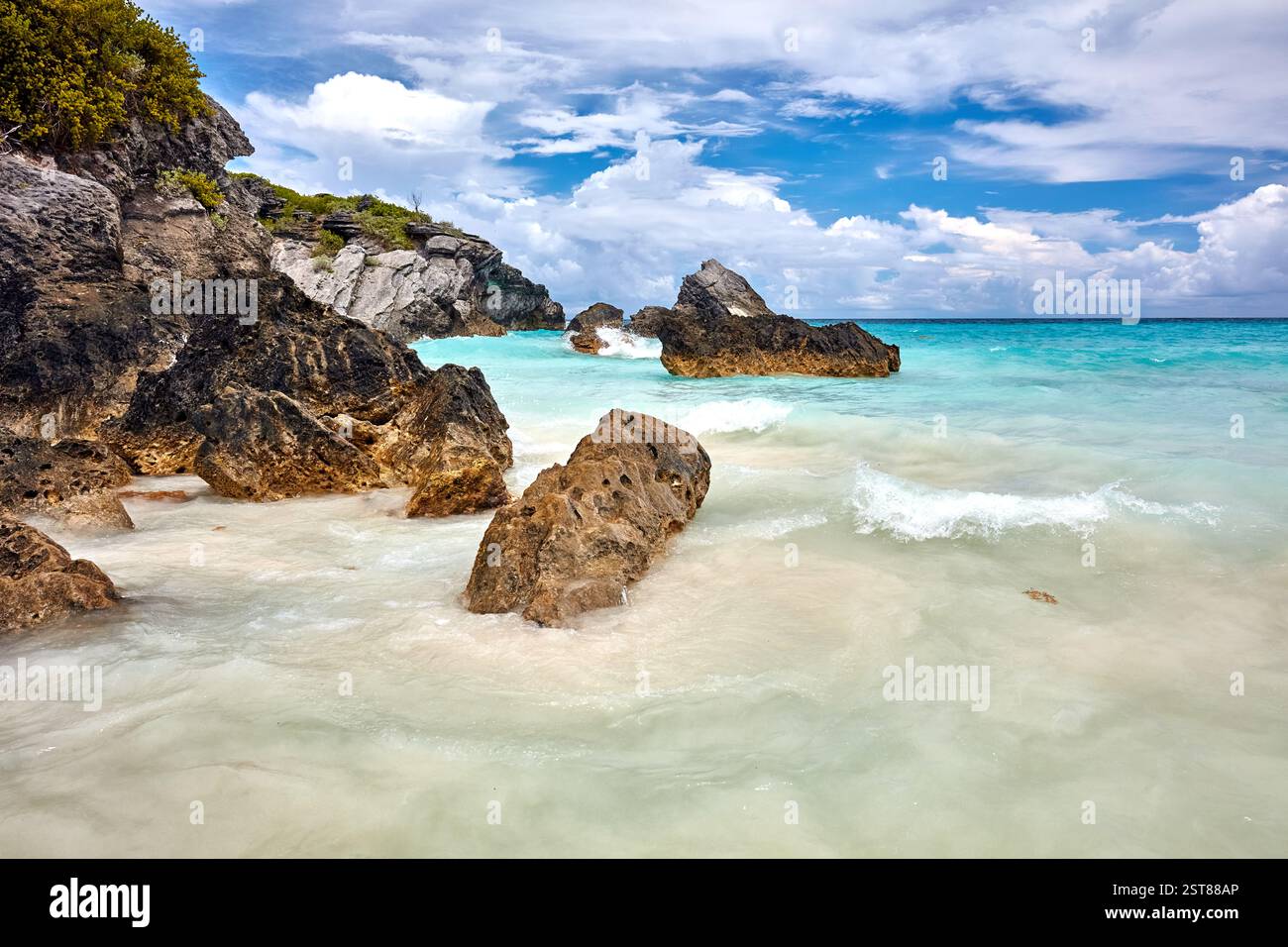 Bermuda island coastal tropical beaches Stock Photo - Alamy