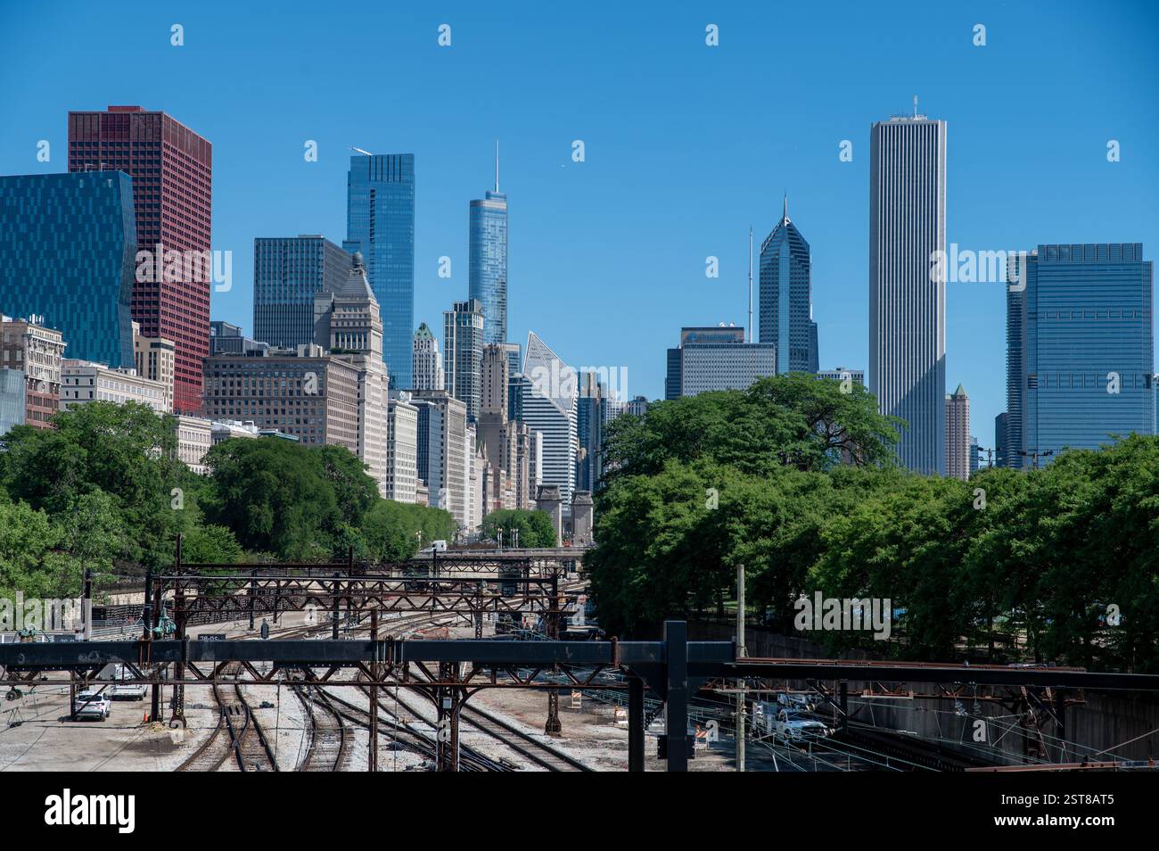 chicago skyline from parc district looking over railway emplacement ...