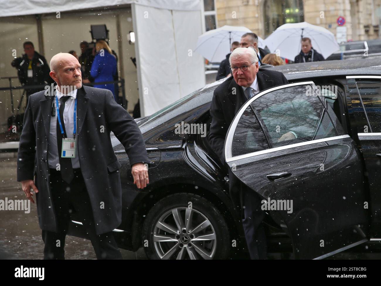 Bundespräsident Frank-Walter Steinmeier bei seiner Ankunft an der Münchner Sicherheitskonferenz ...