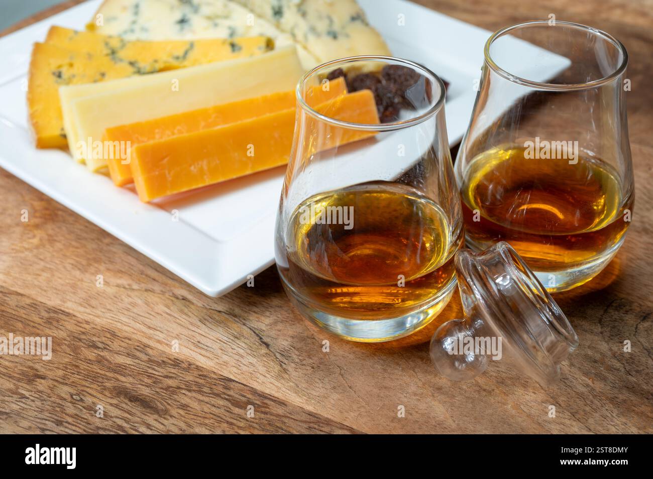 Whiskey and cheese pairing, tasting scotch speyside whisky glasses and ...