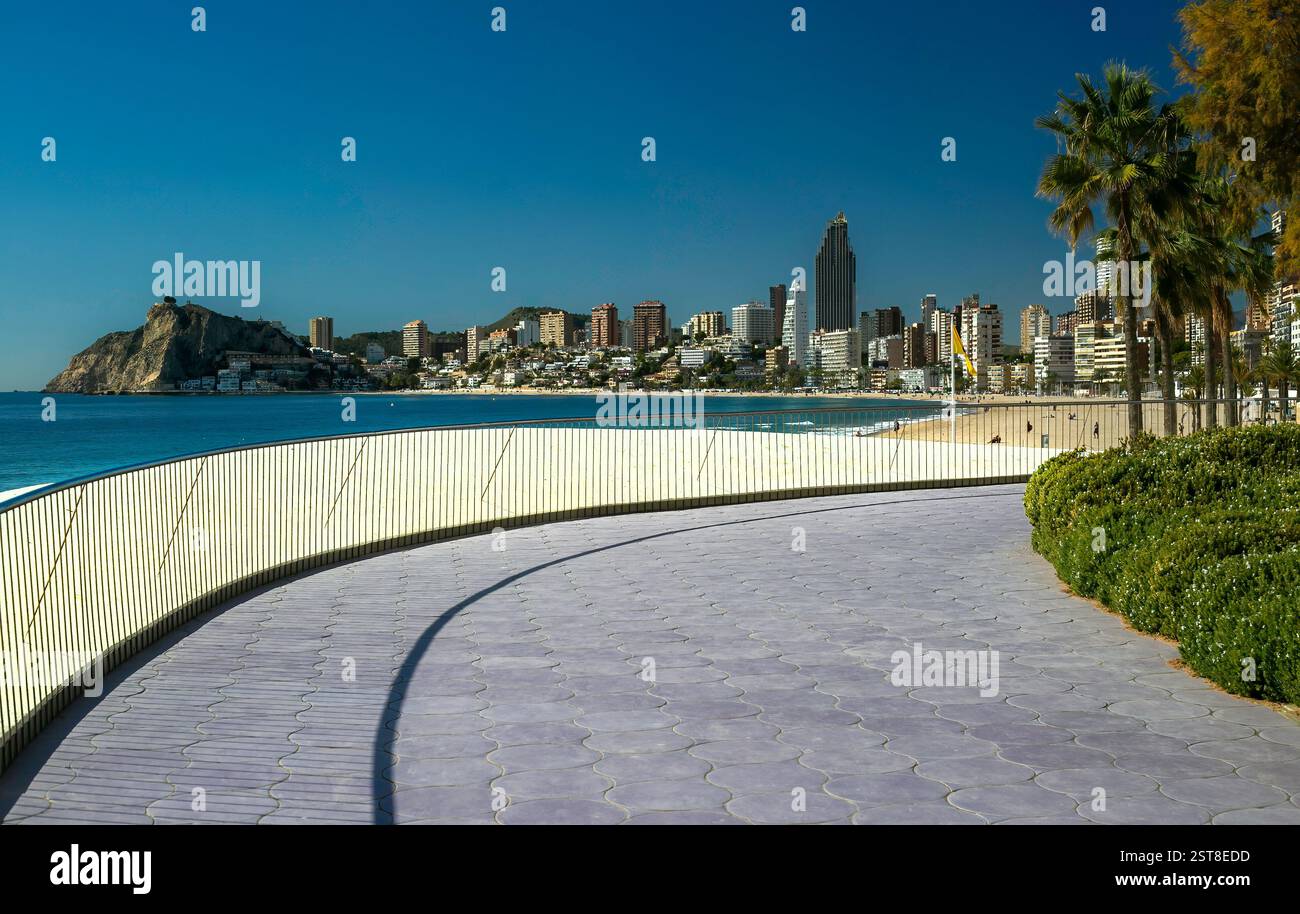 Editorial Benidorm, Spain - January 30, 2025: The walkway along ...