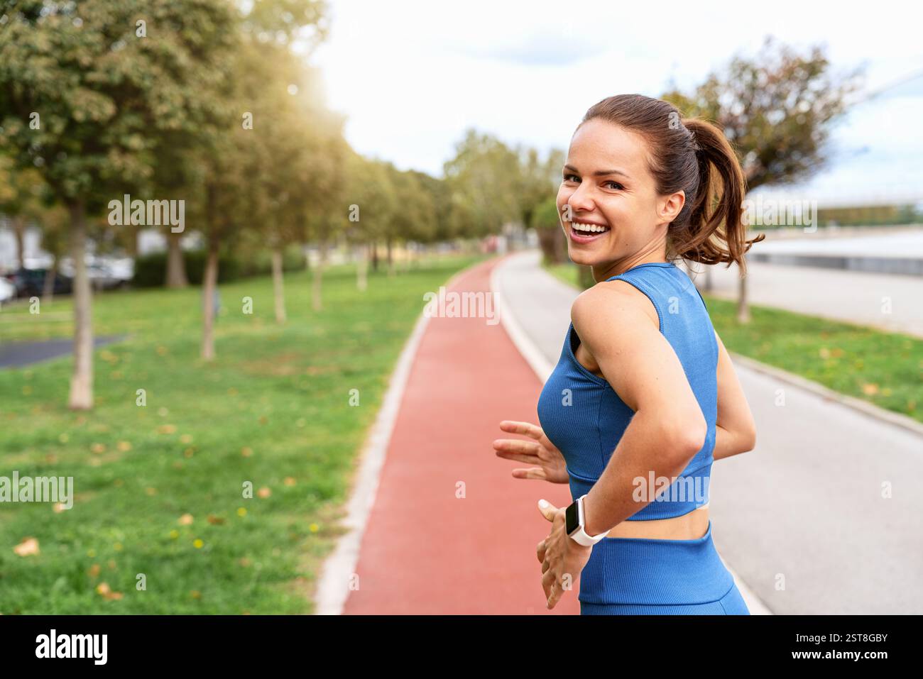 Woman urban happy sporty smiling hi-res stock photography and images ...