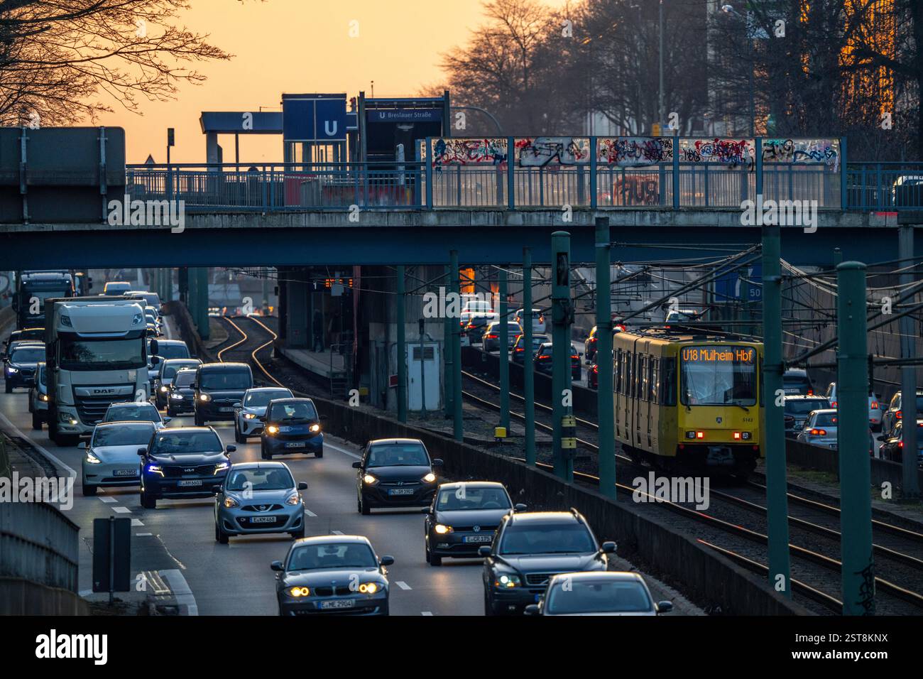 The A40 motorway, Ruhrschnellweg, in the city of Essen, evening traffic ...