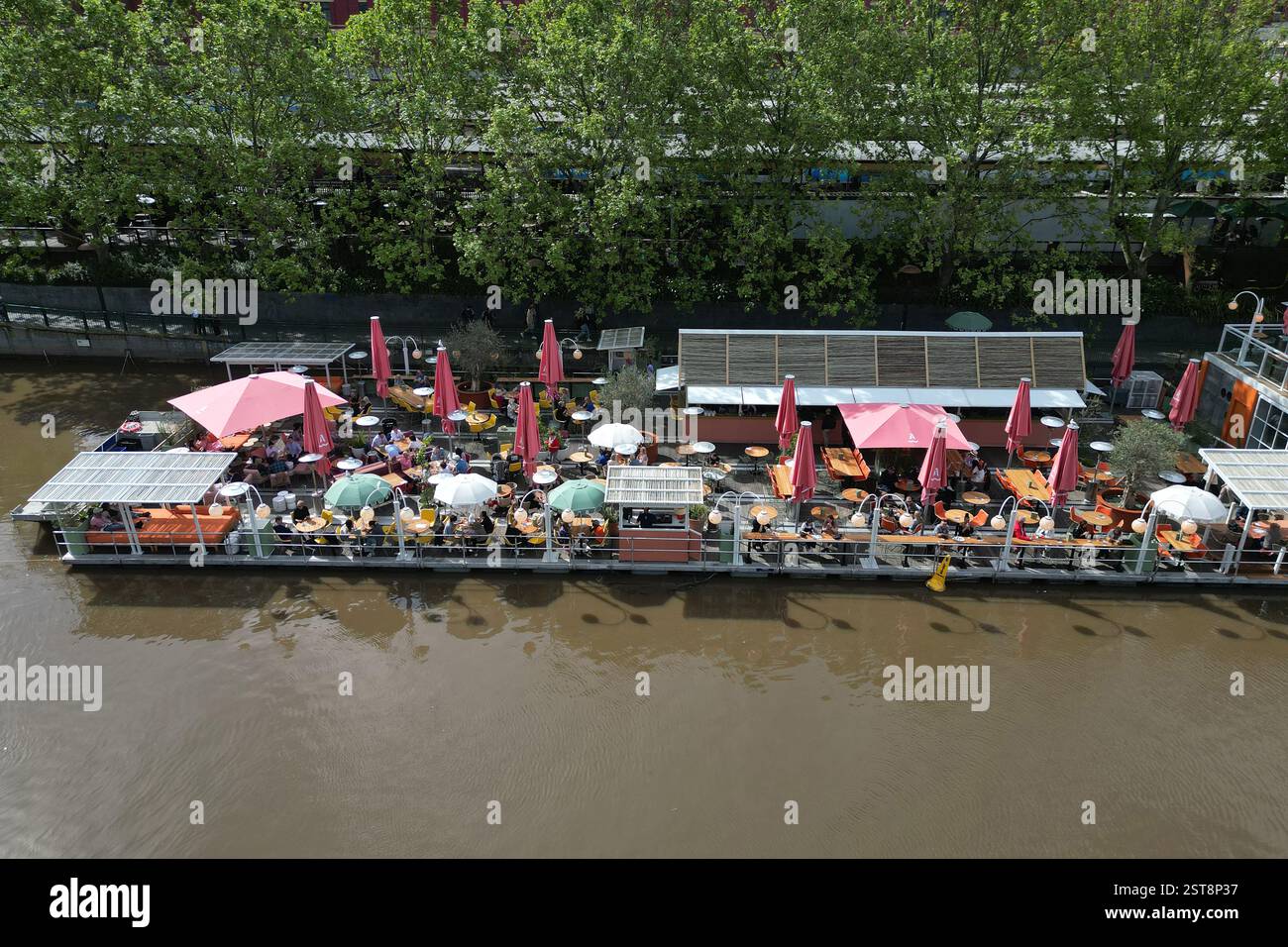 Melbourne CBD, river bar on the Yarra river. relaxing, drinks and food ...