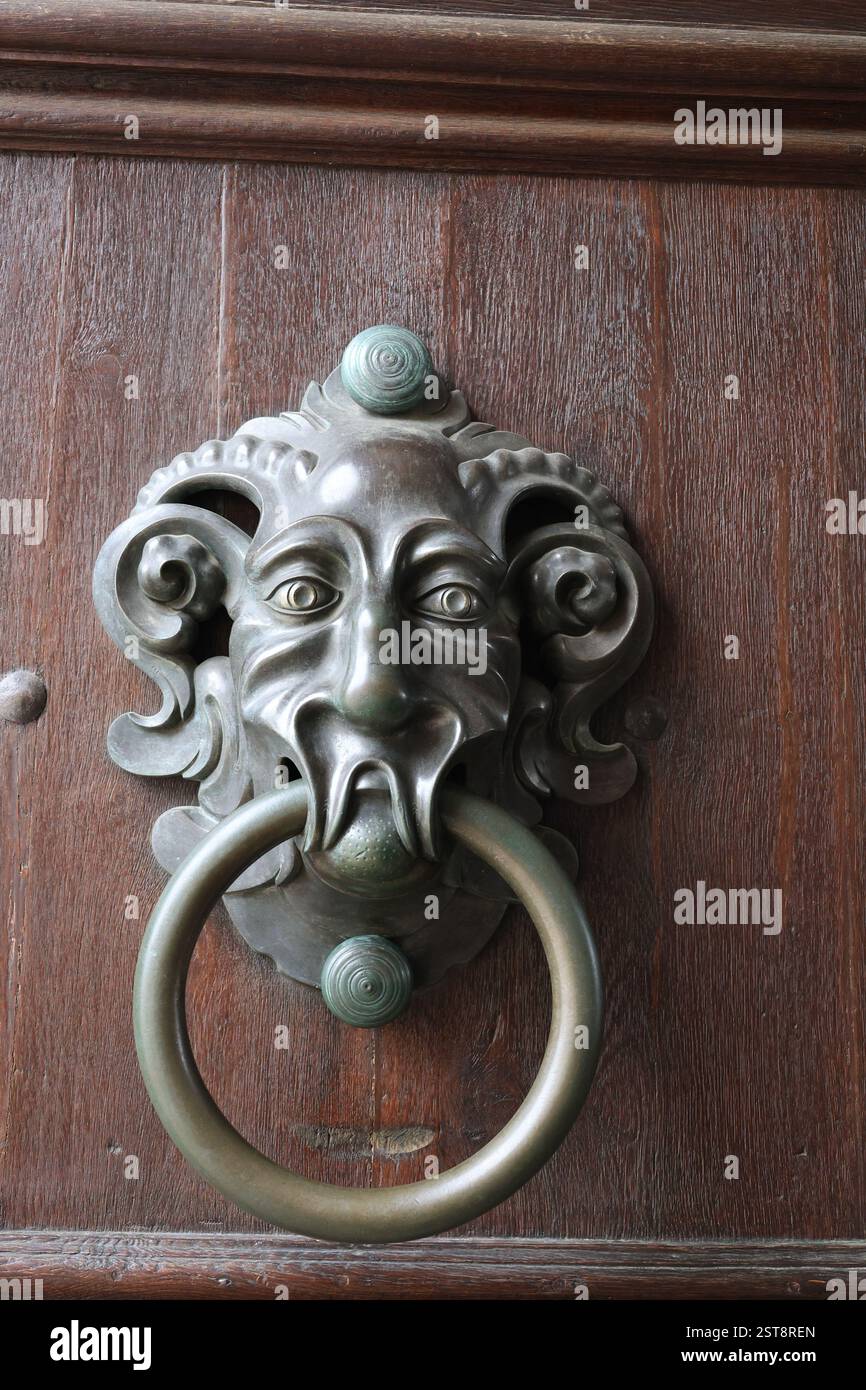 Medieval door knocker Stock Photo - Alamy