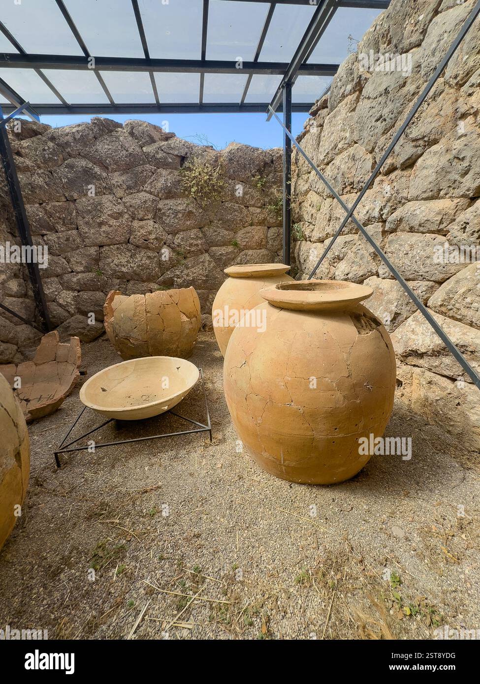 Pots on display hi-res stock photography and images - Alamy