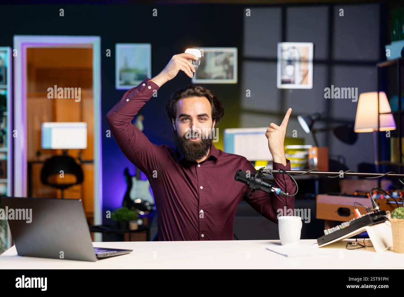 Content creator using light bulb to illustrate idea, having brilliant ...