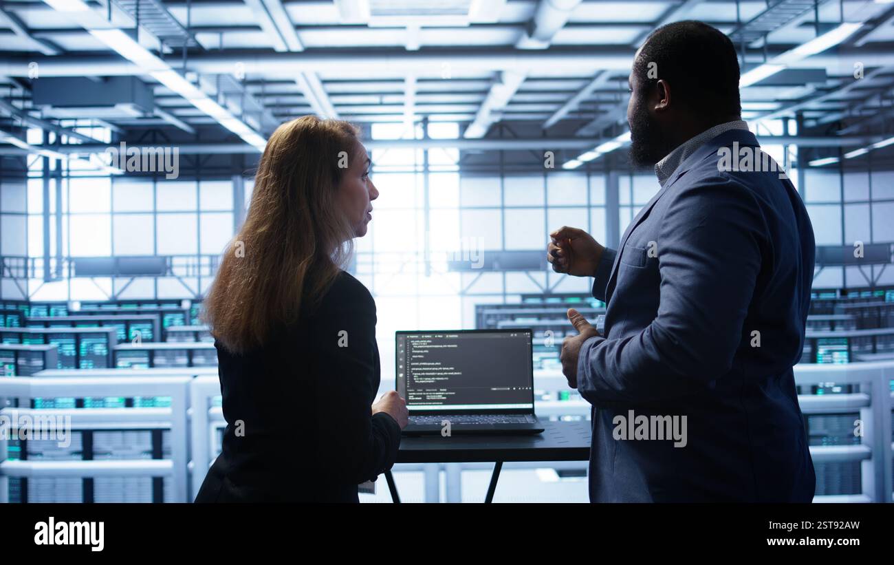 Technician checking server racks hi-res stock photography and images ...