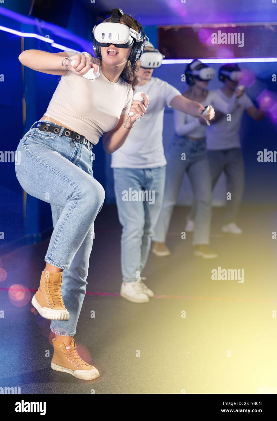 Gamer girl playing computer hi-res stock photography and images - Alamy