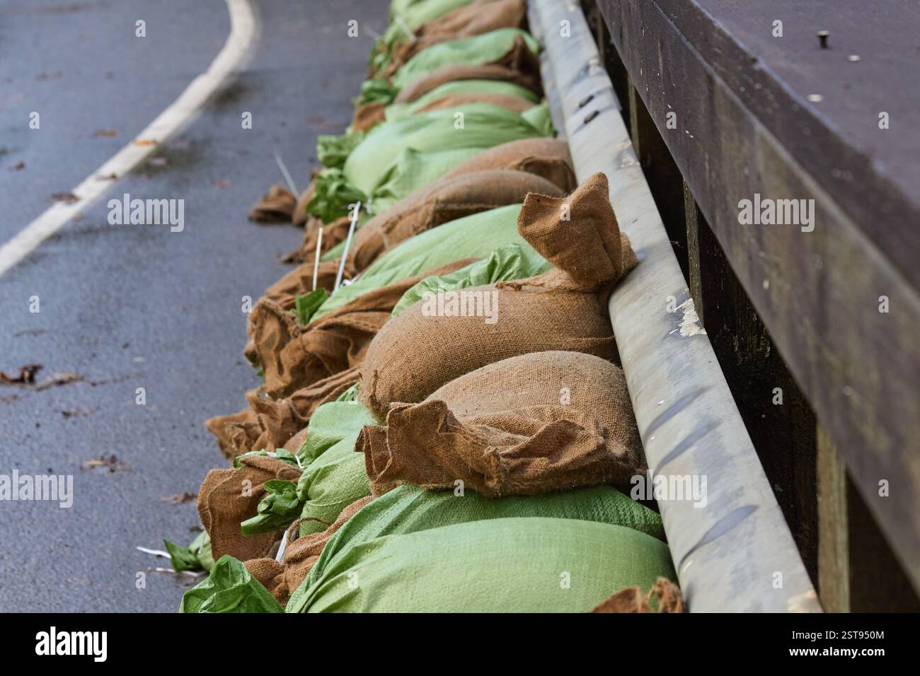 Stack of sandbags hi-res stock photography and images - Alamy