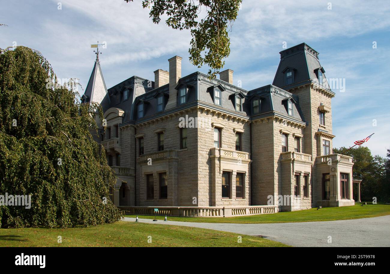 The beautiful Chateau-sur-Mer gilded age historic mansion at Bellevue ...